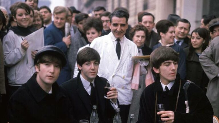 How many Beatles are still alive? How many Beatles were there in the band?